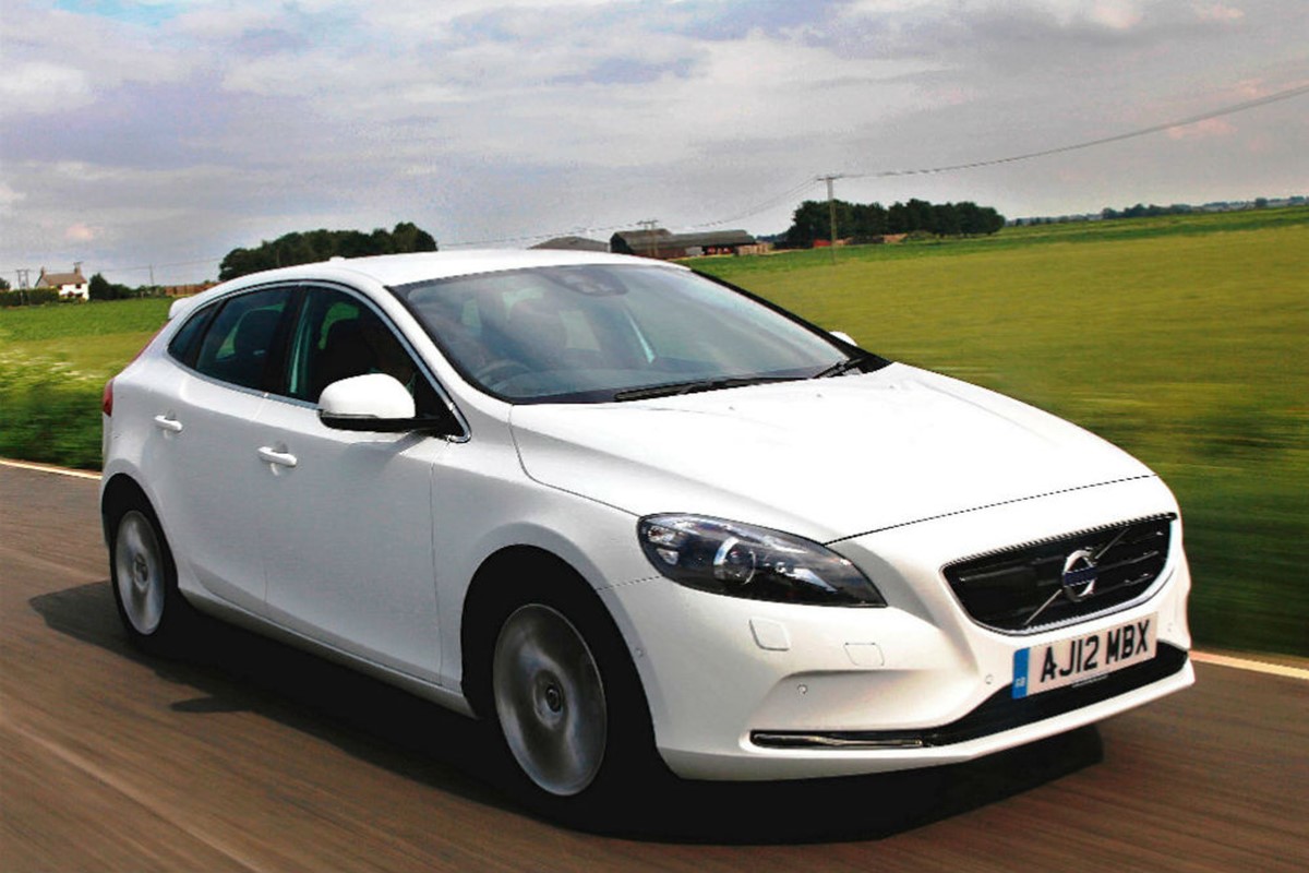New Volvo V40 D2 SE first drive - Car Keys