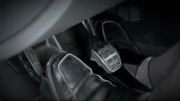 Do you have to wear shoes while driving? - Car Keys