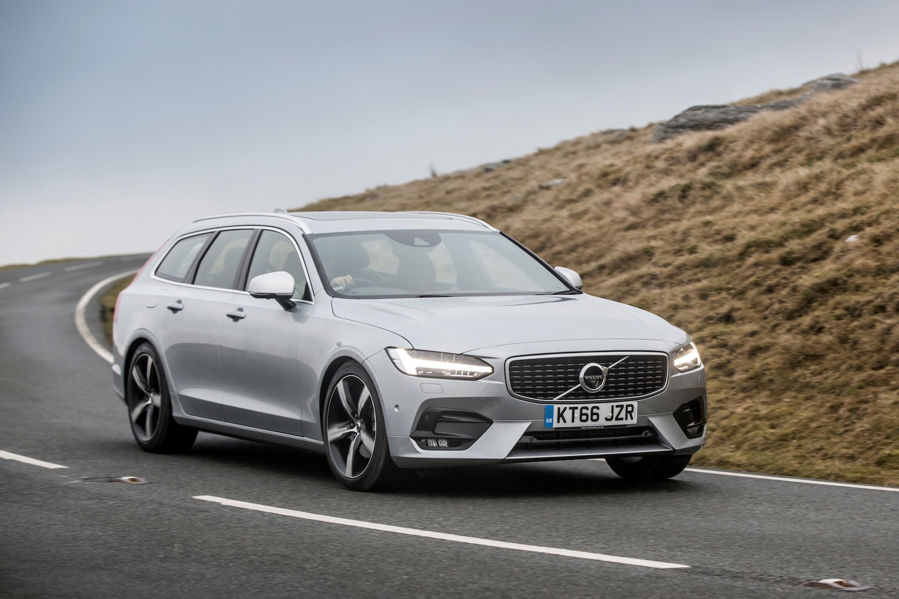 Volvo V90 Estate Review - Car Keys