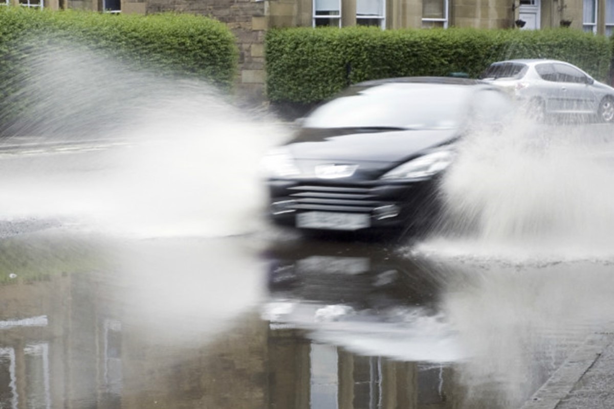 Tips for safe wet weather driving - Car Keys