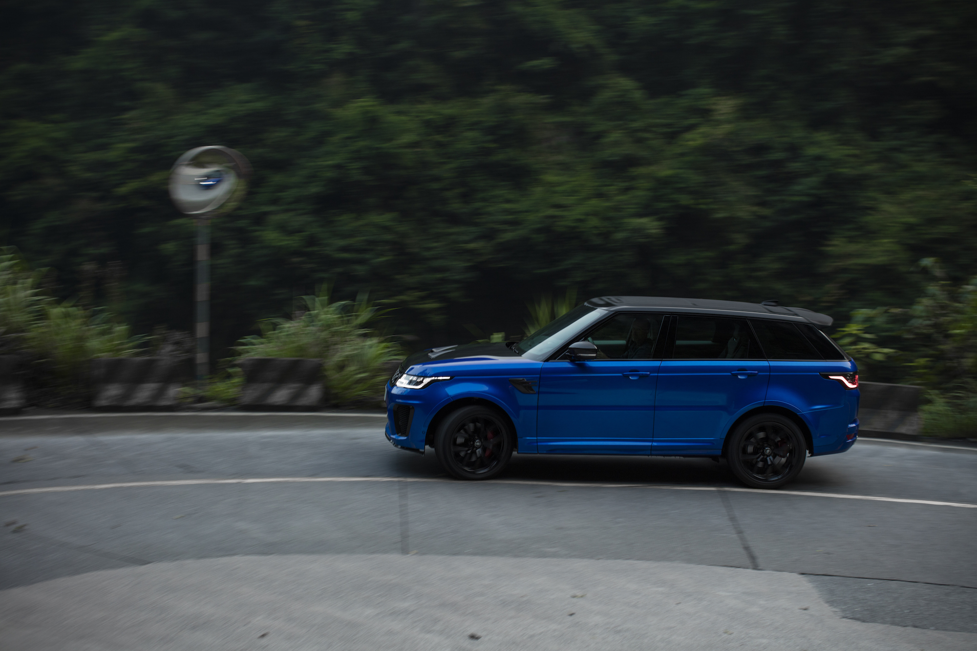 2018 Range Rover Sport SVR Review - Car Keys