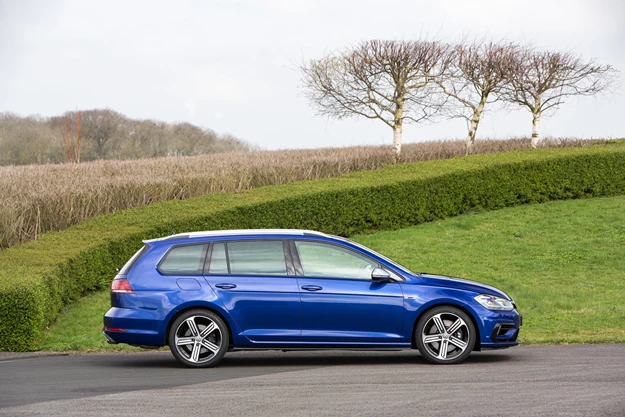 Top 10 fast estate cars 2019 - Car Keys