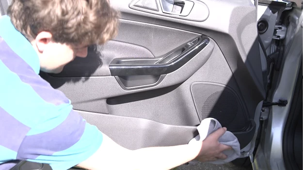 How to safely clean and disinfect your car - Car Keys